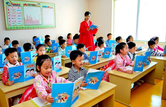 Resolución para consolidar la base de la educación en la RPDC - EmbajadasTV